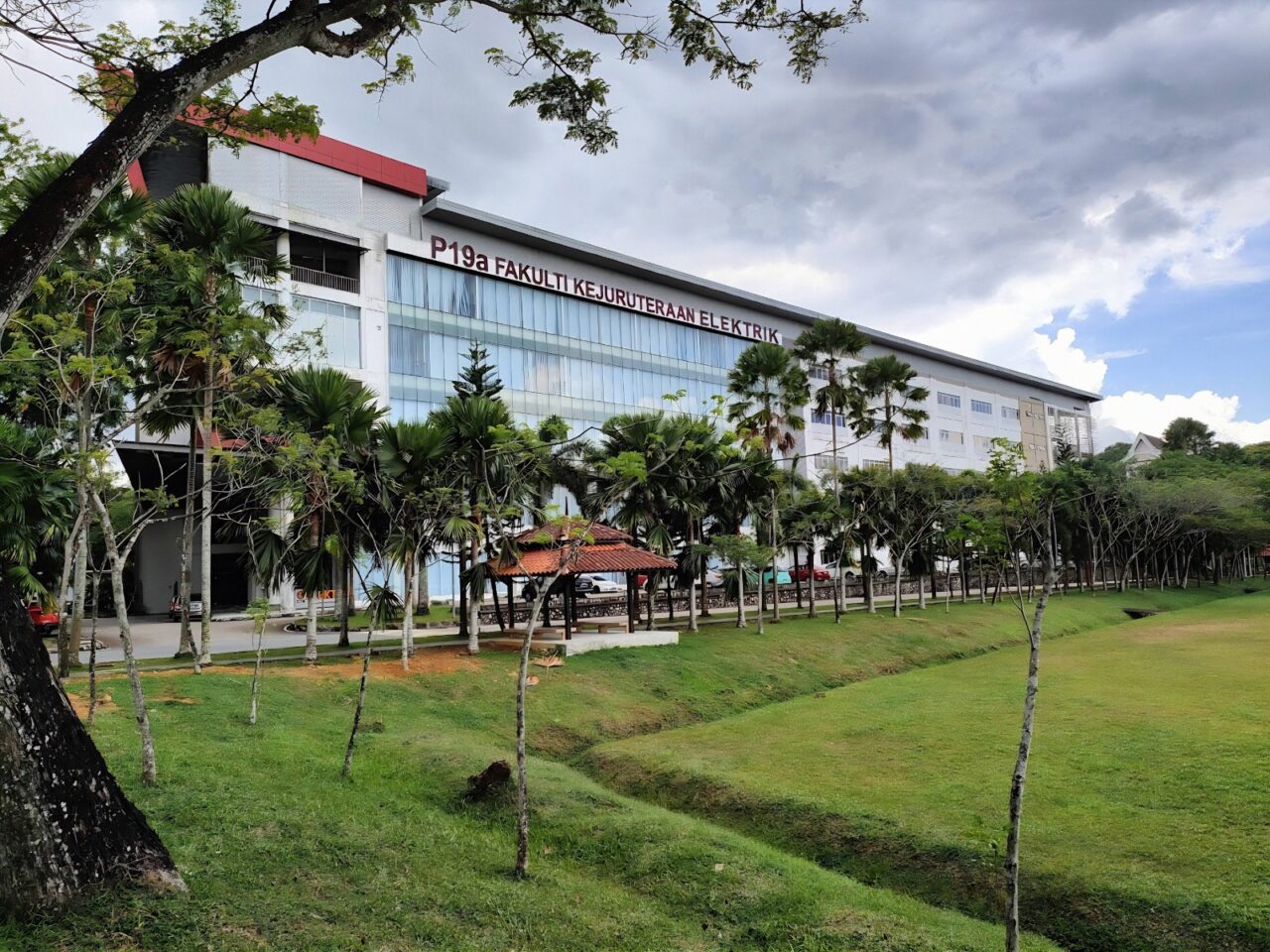 Latihan Industri | Faculty of Electrical Engineering UTM